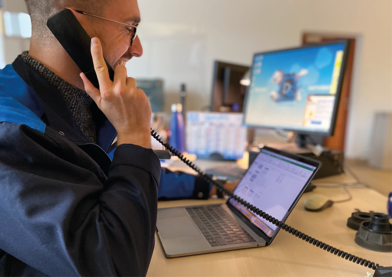 10 PARTNER FOLDERS - Delmon Group